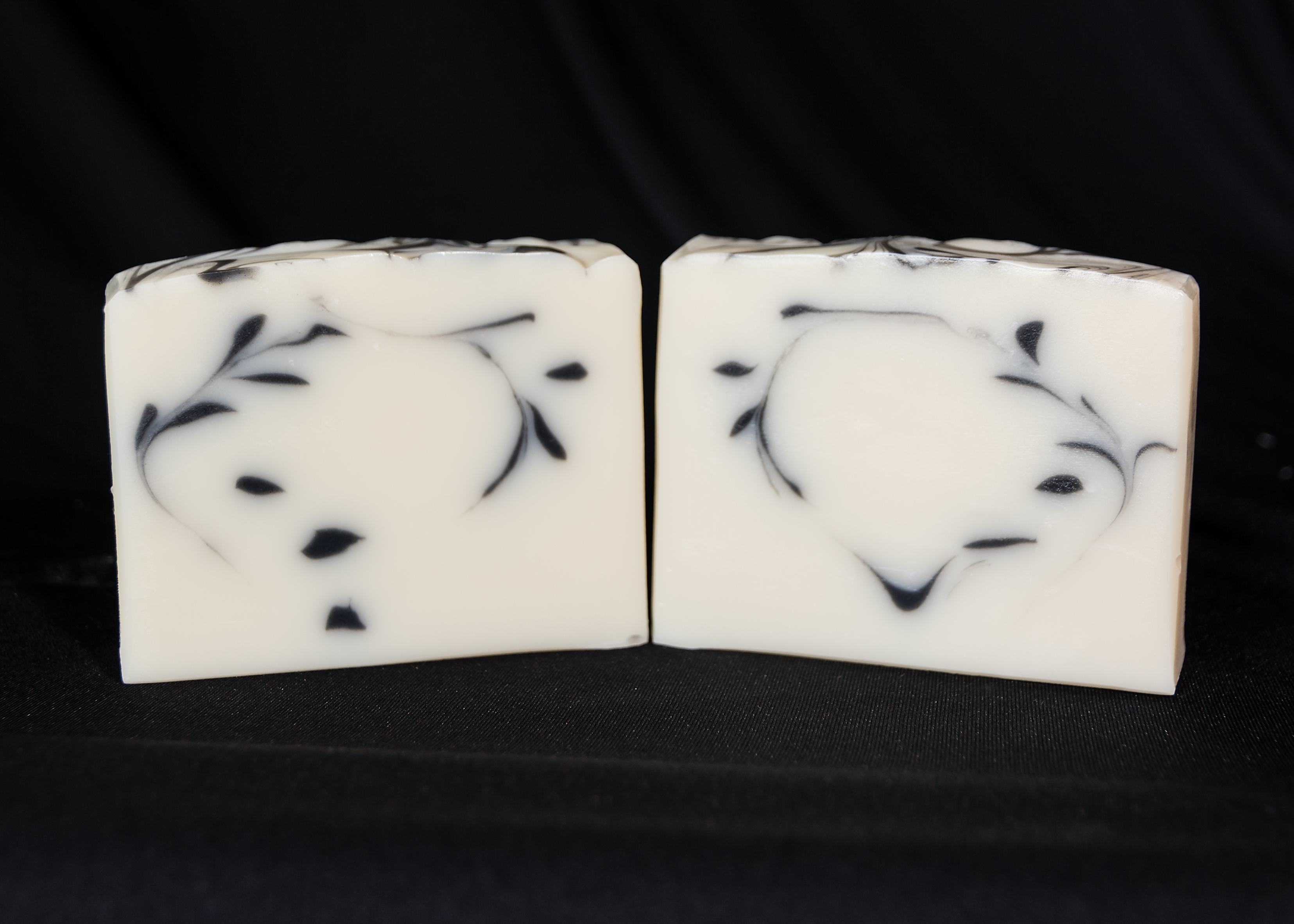 Feather Swirls in Cold Process Soap | Kápia Méra