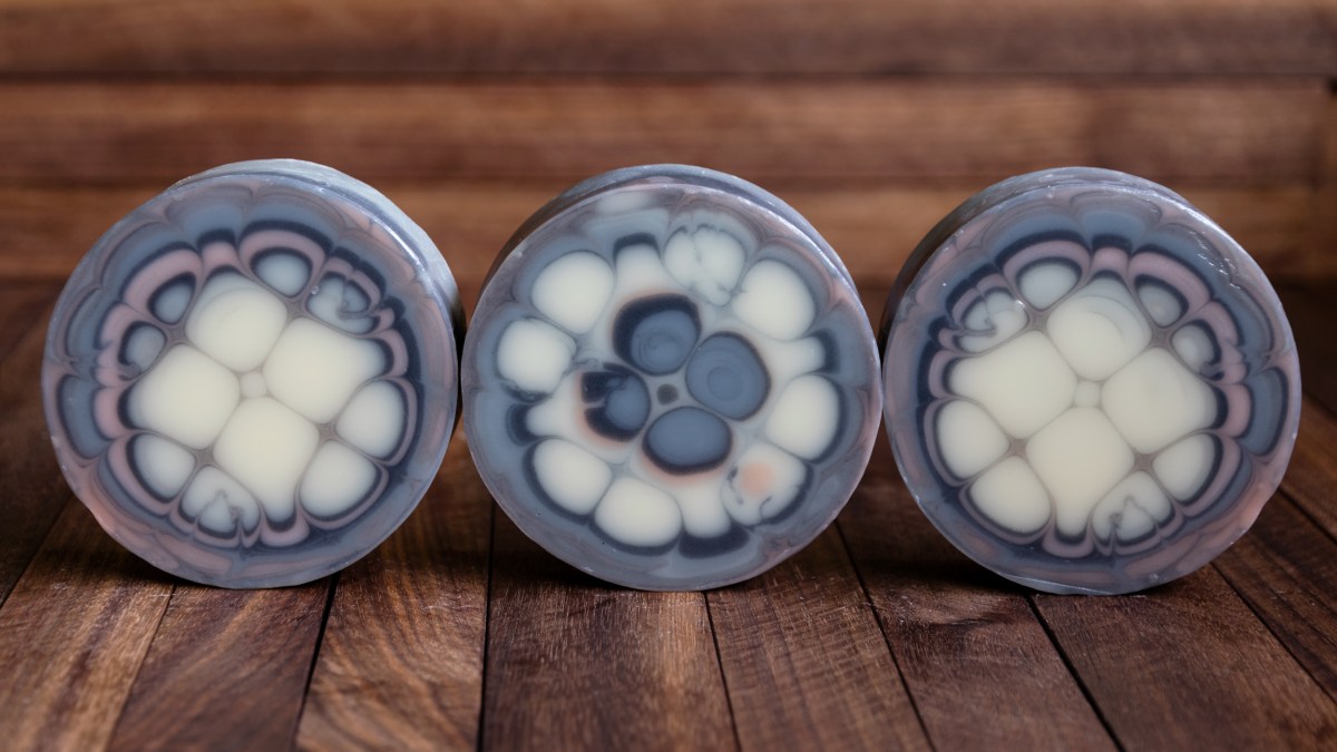 Soap Making Video: Pull Through Technique | Kápia Méra